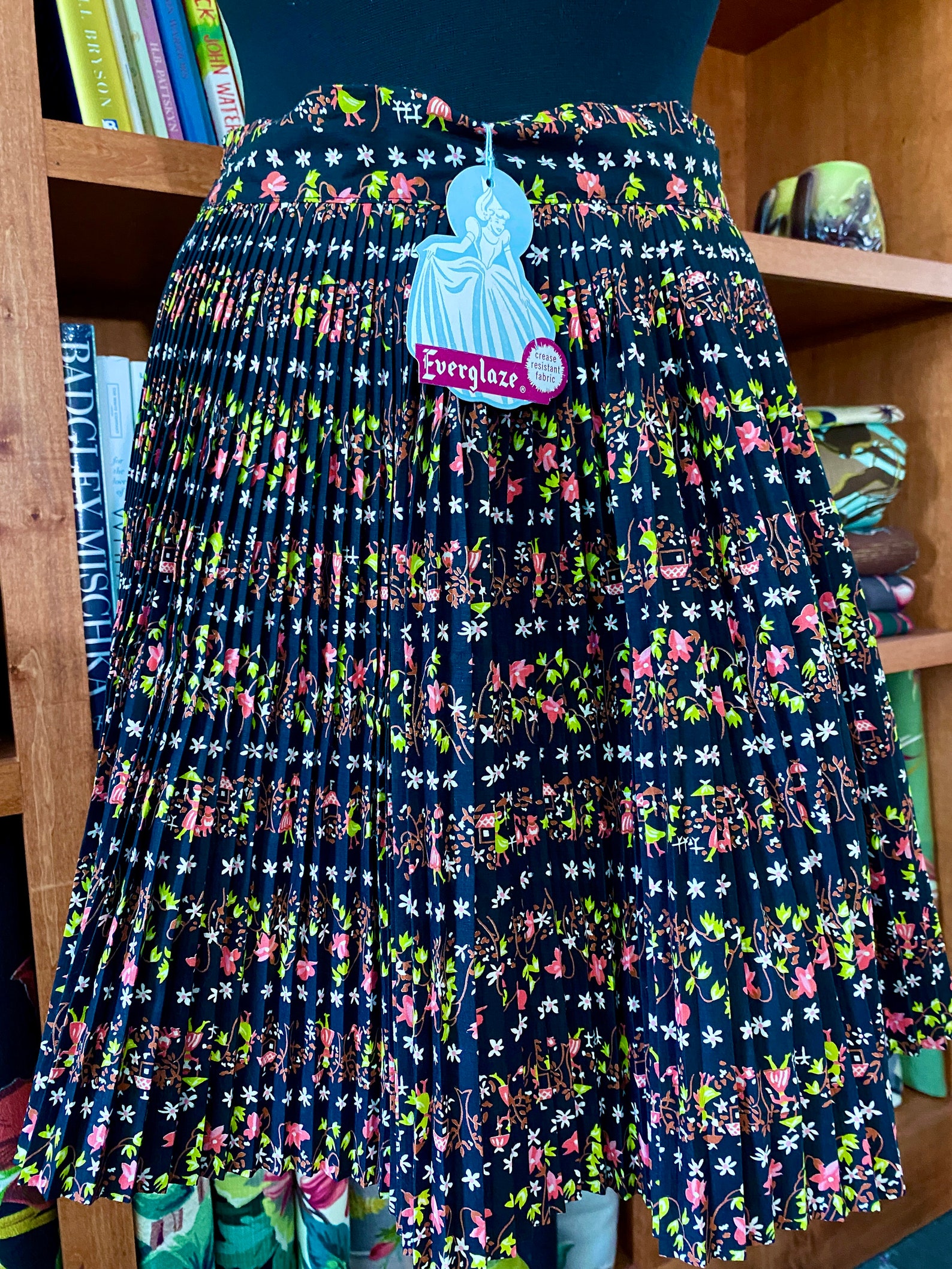 50's Electric CHARTREUSE Tiny Little People Vintage Apron - Etsy