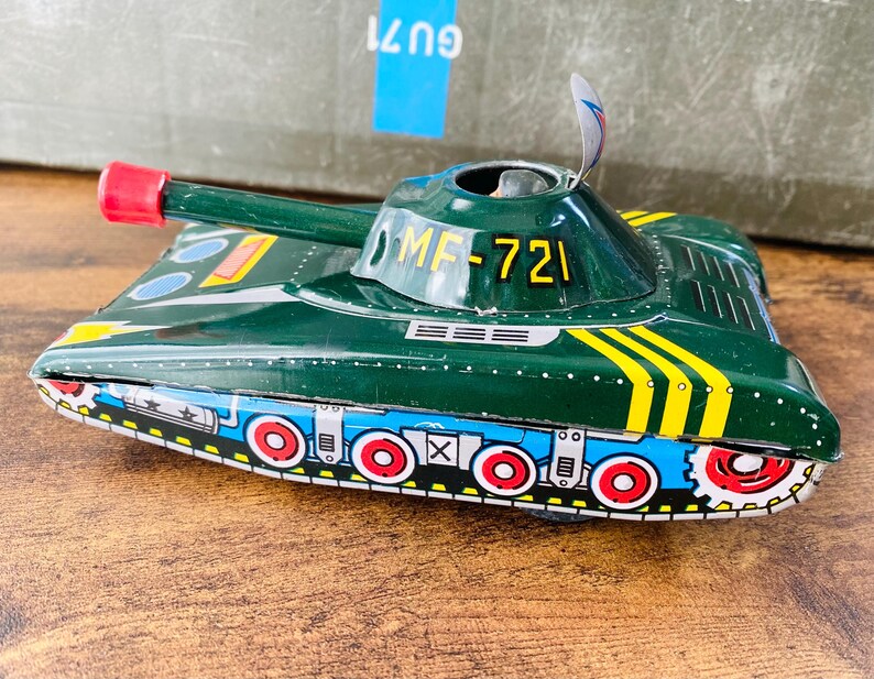 Vintage Chinese Tin Tank MF-721 With Box - "gentle Face" Peek-a-boo ...