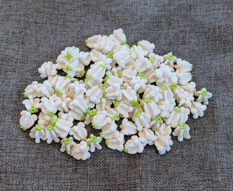 100 Pcs White Crown Flower Hawaiian Clay Beads, Crown Dahlia Flower for ...