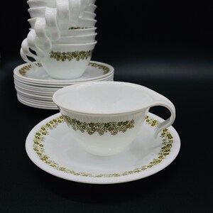 Vintage 8 Piece - Corelle Pyrex Green Spring Blossom / Crazy Daisy ...