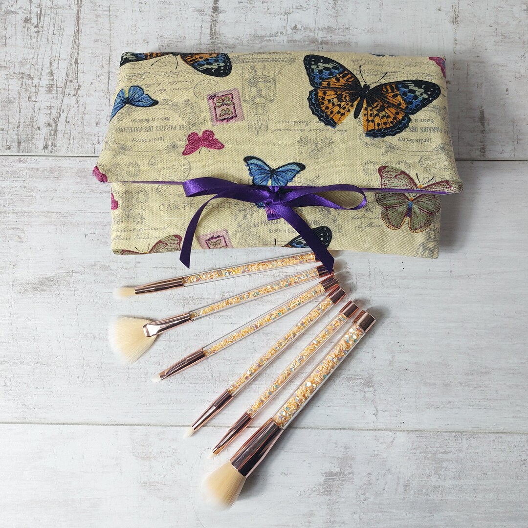 Make up Wrap With Brushes Keeps Beauty Gurus Organised Making It the ...