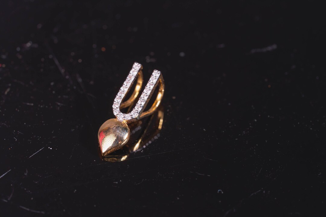 Gold Tilak Pendant 10k is a Beautiful Representation of Spiritual ...