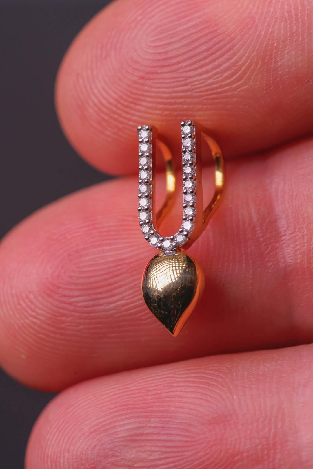 The 18K Gold Tilak Pendant is a Beautiful Representation of Spiritual ...