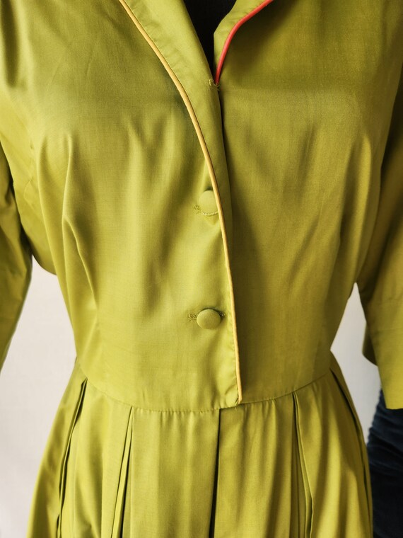Vintage leaf green shirt dress. Amazing contrast plea… - Gem
