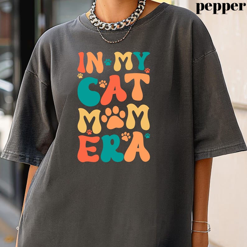 Retro Groovy Cat Mom Tee With Paws,in My Cat Mom Era Comfort Colors ...