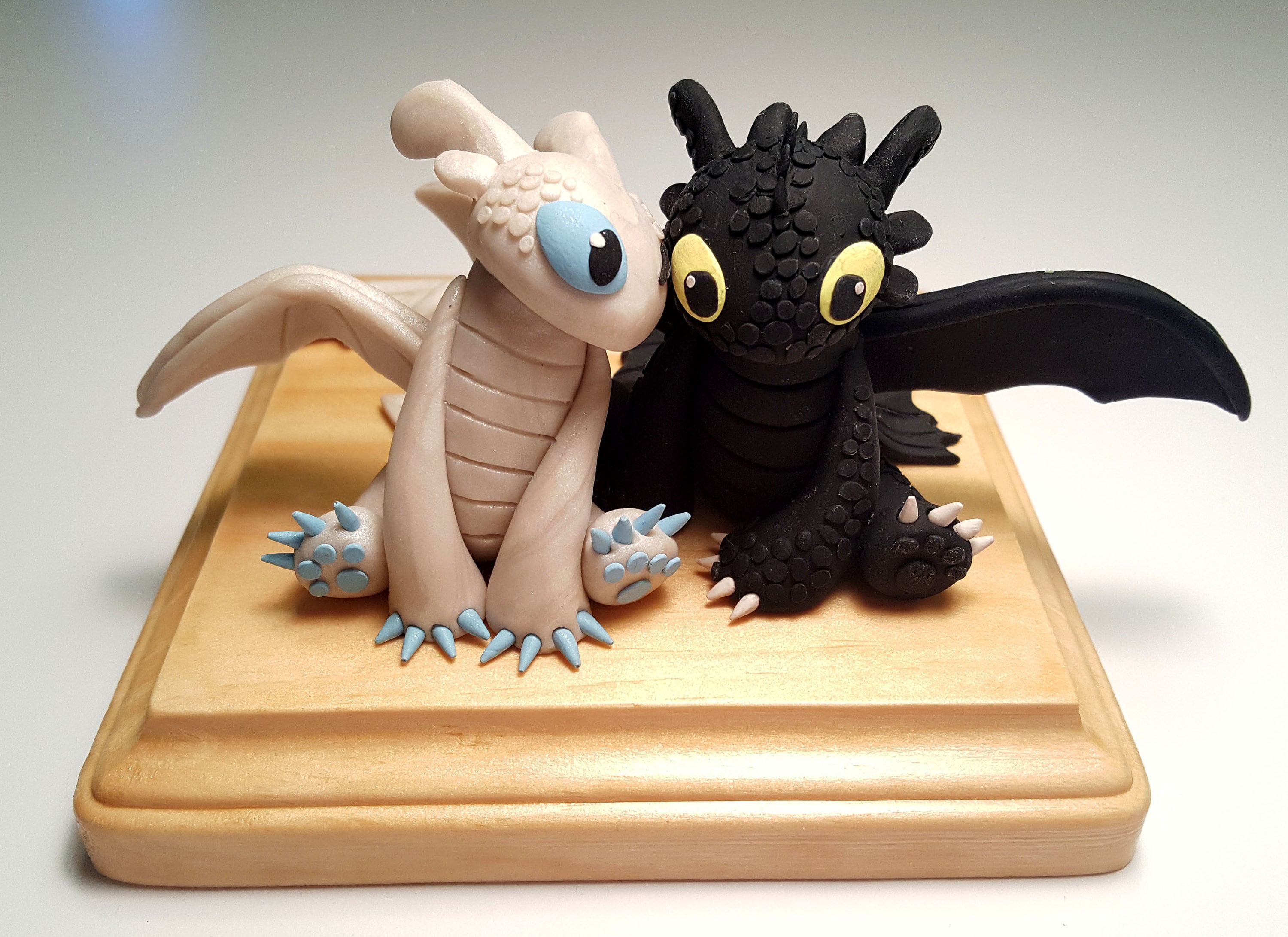 Toothless and his girlfriend The Light Fury | Etsy