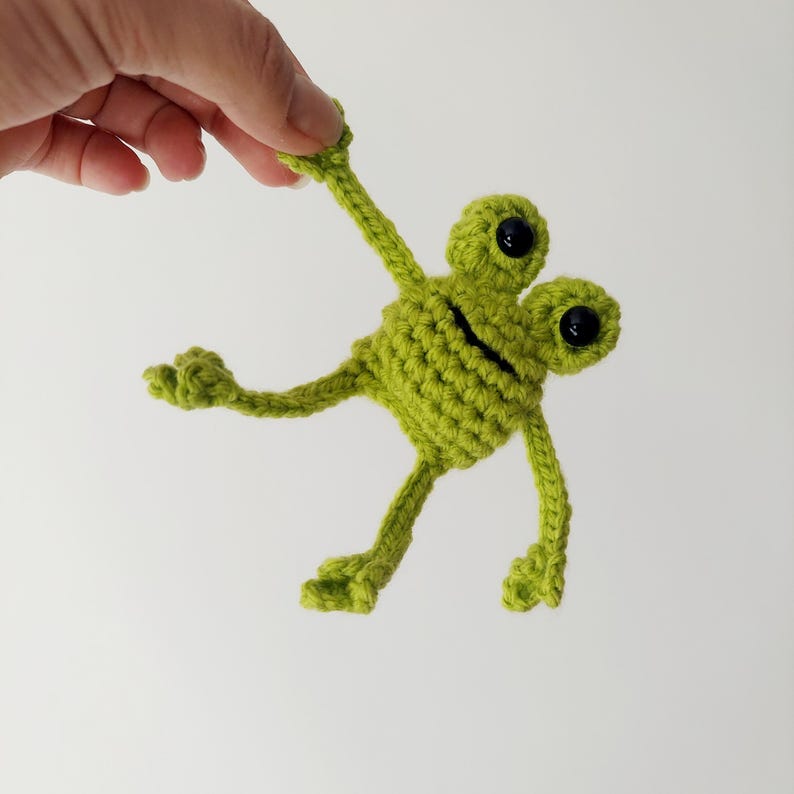 Emotional Support Crochet Frog Named Froodle, Pocket Hug Amigurumi ...