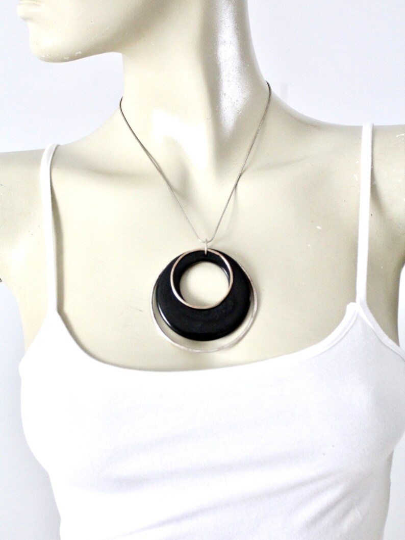 Vintage 70s Pendant Necklace, Hoop Necklace - Etsy