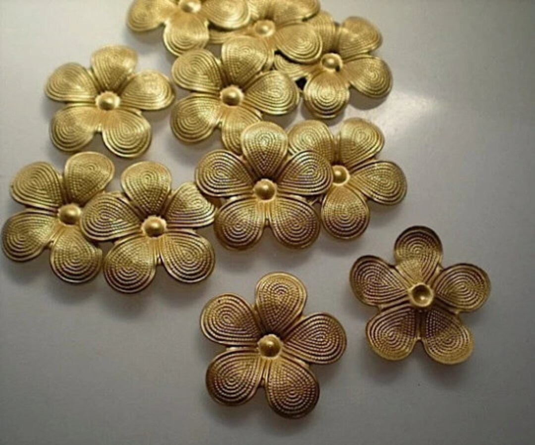 12 Brass 5 Petal Flower Charms ZD198 - Etsy