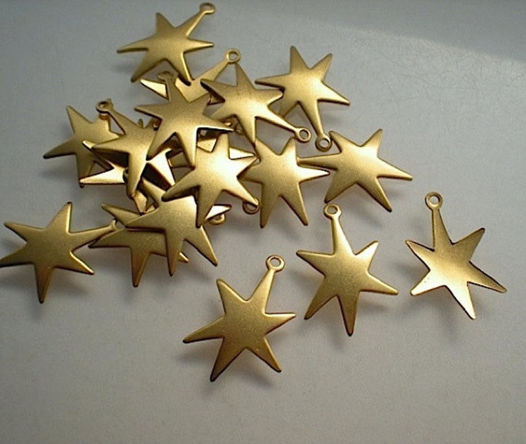 18 Small Funky Brass Star Charms ZB315 - Etsy
