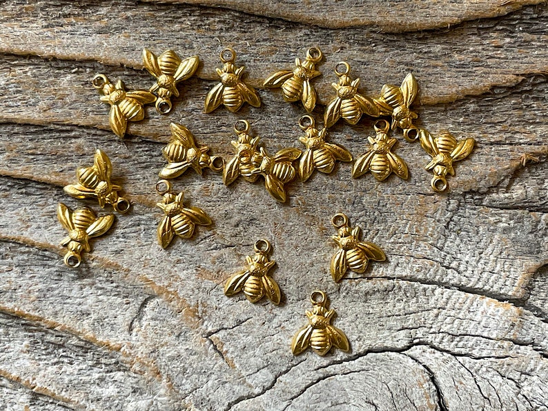 18 Teeny Tiny Brass Bee Charms ZF126 - Etsy