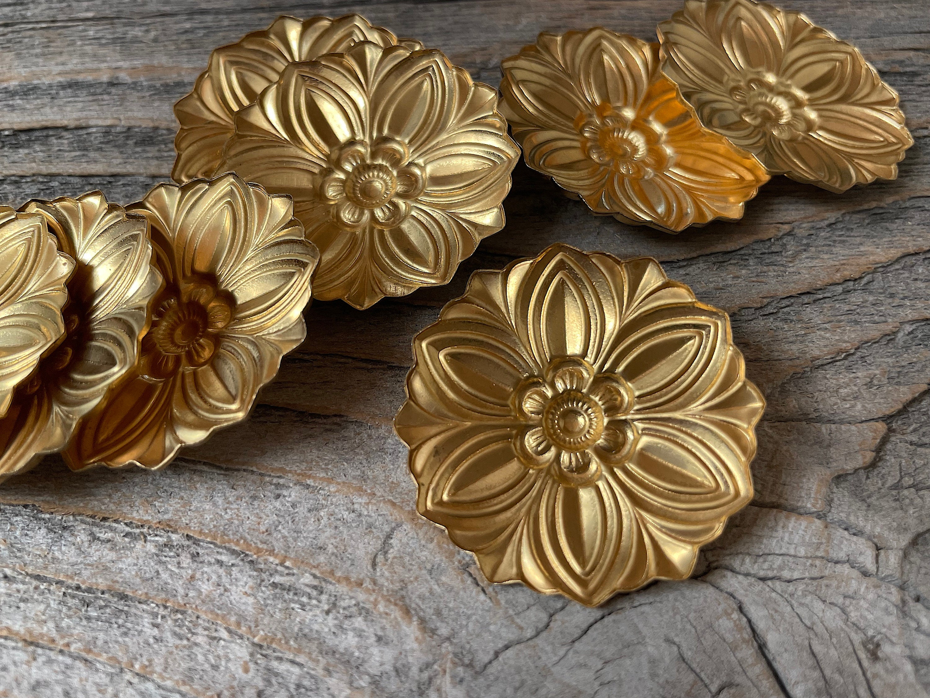 8 LARGE Brass no-hole Mirror Rosettes 25L - Etsy