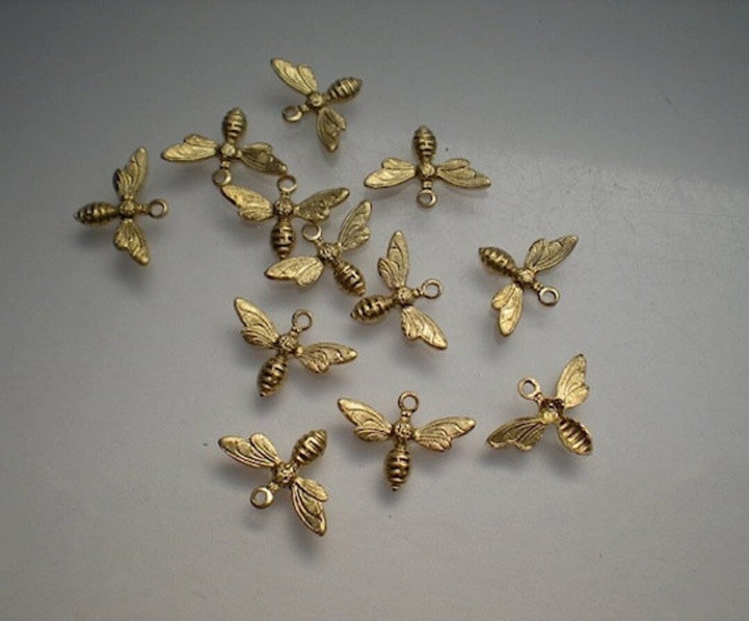 12 Tiny Brass Bee Charms ZF123 - Etsy