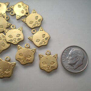 12 Small Brass Cute Cat Face Charms ZE195 - Etsy