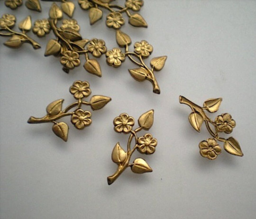 12 Tiny Brass Flower Sprays ZD190 - Etsy