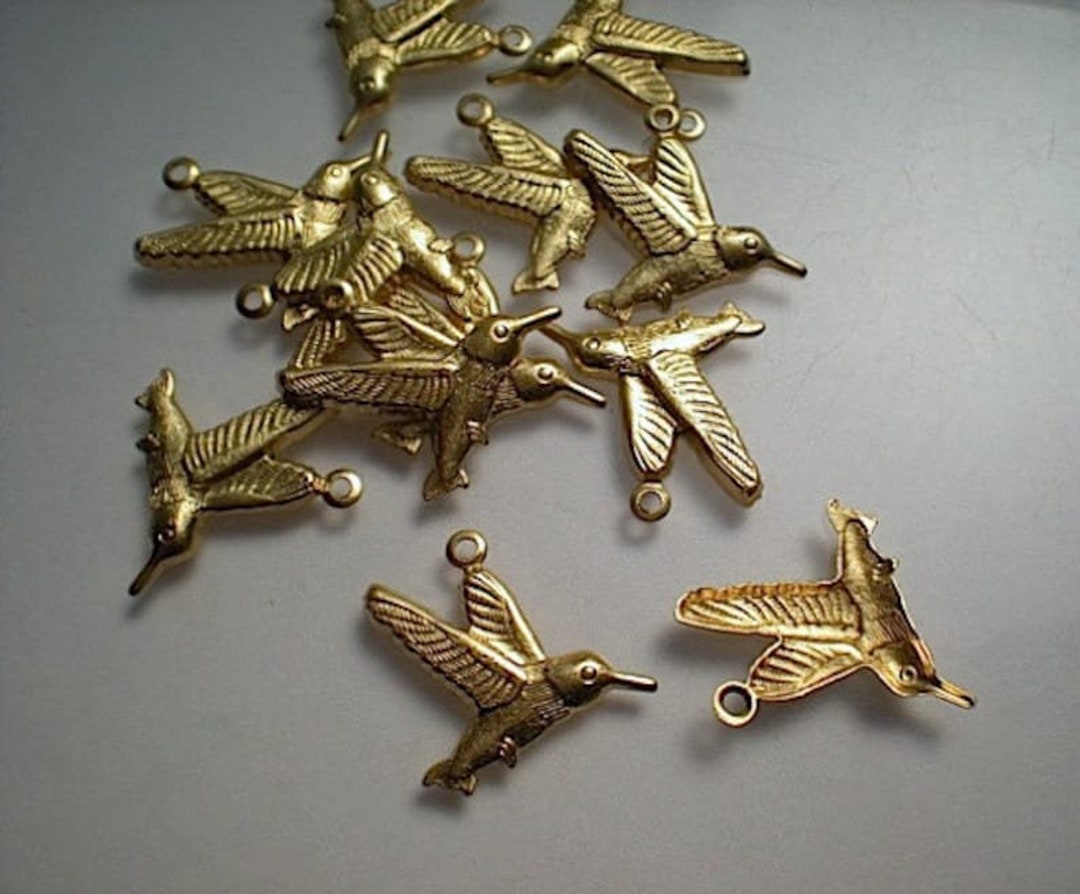 12 Small Brass Hummingbird Charms ZE303 - Etsy