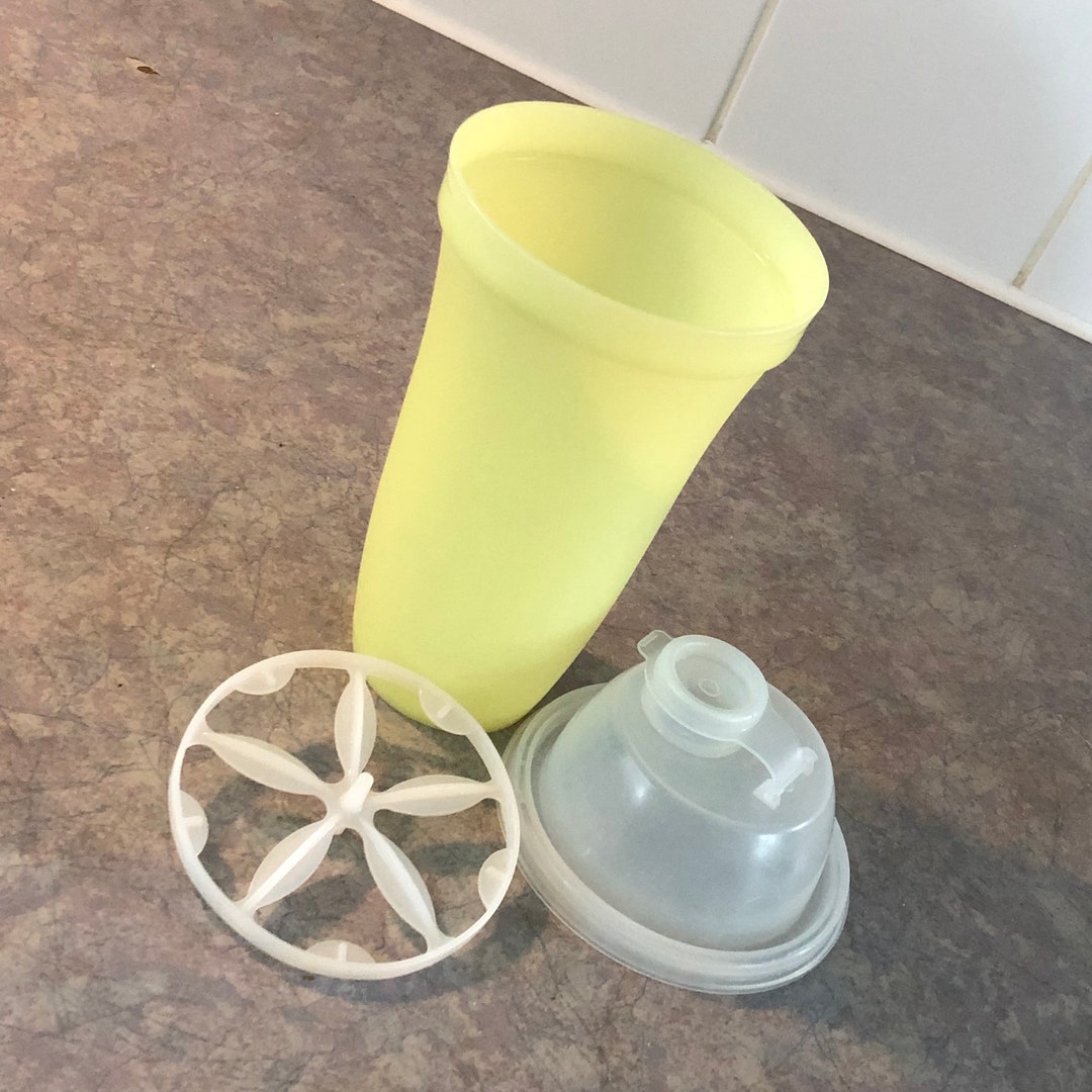 Vintage 70's Yellow Tupperware Gravy Mixer With Lid and Inside - Quick ...