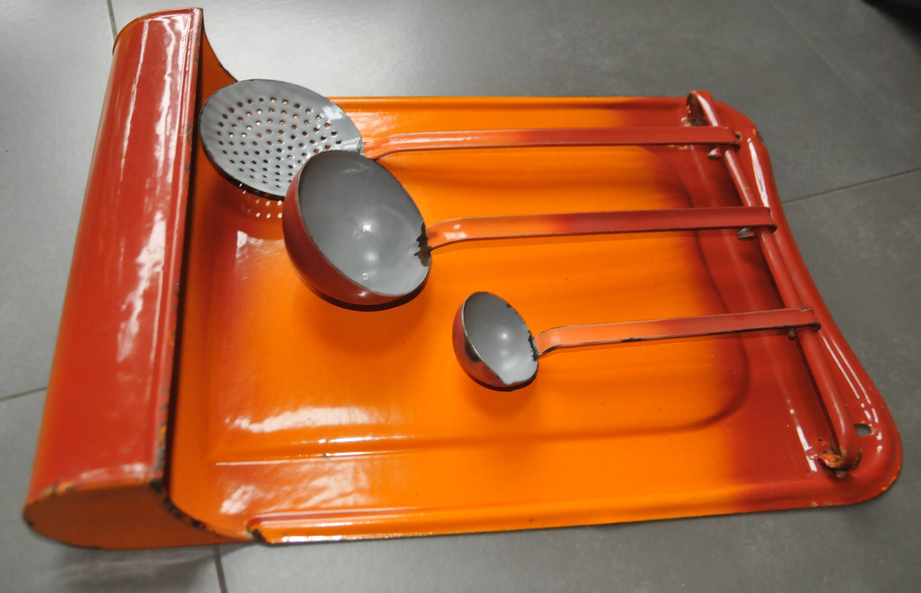 Vintage French Kitchen Enamelware Utensils Rack, Complete With 3 Ladles ...