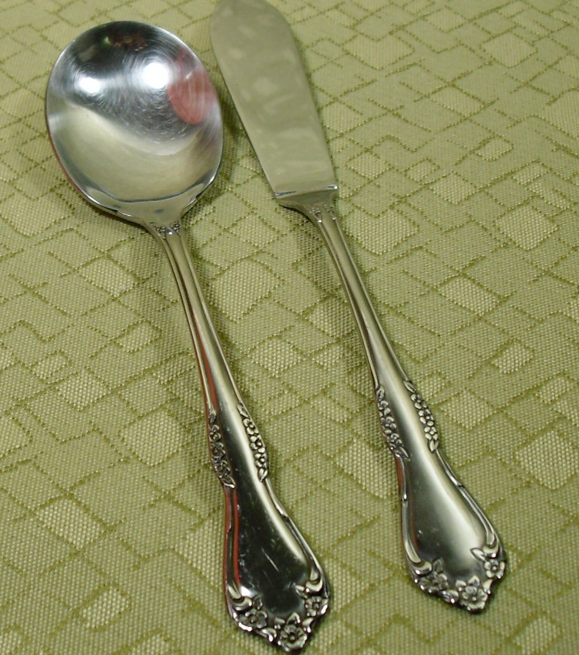 Oneida / Wm A Rogers stainless flatware in Mansfield pattern | Etsy