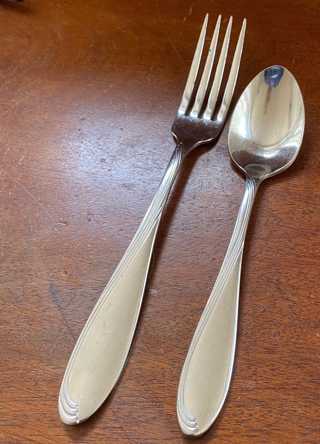 ONEIDA Silver Scroll Vintage Silverware Flatware Swirl Design Glossy ...