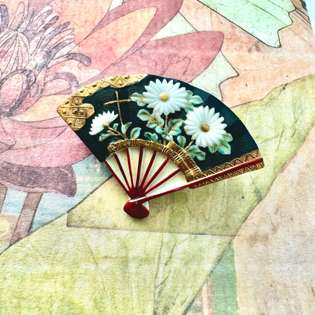 Toshikane Porcelain Fan With Daisies Brooch Japanese Vintage in ...