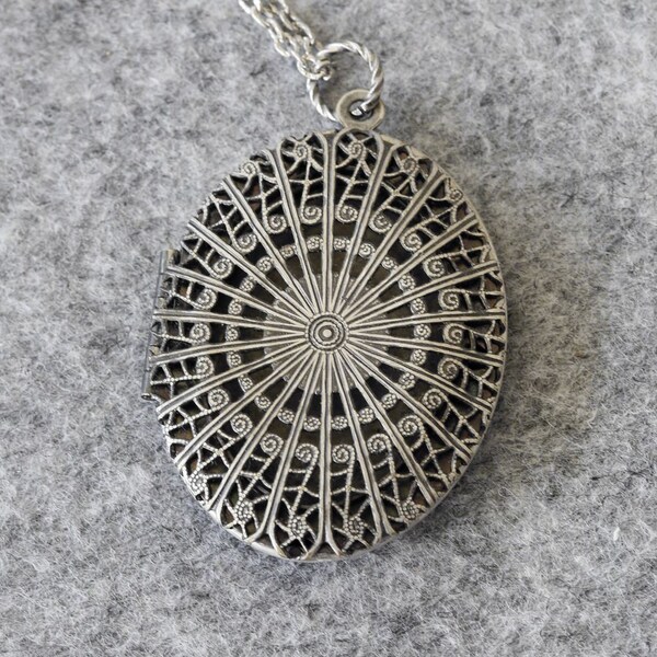 Filigree Locket - Etsy