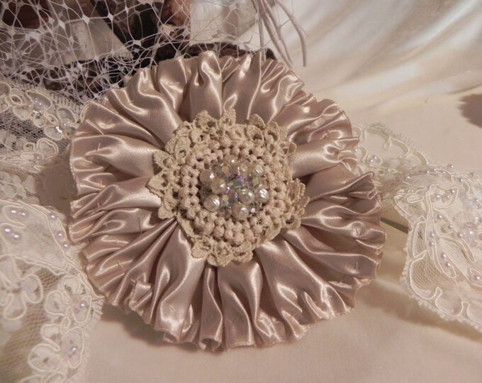 EDWARDIAN SILK RIBBONWORK Flower, Champagne Silk Wedding Hair Clip ...