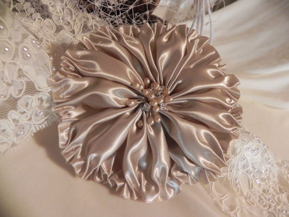 EDWARDIAN SILK RIBBONWORK Flower, Champagne Silk Wedding Hair Clip ...