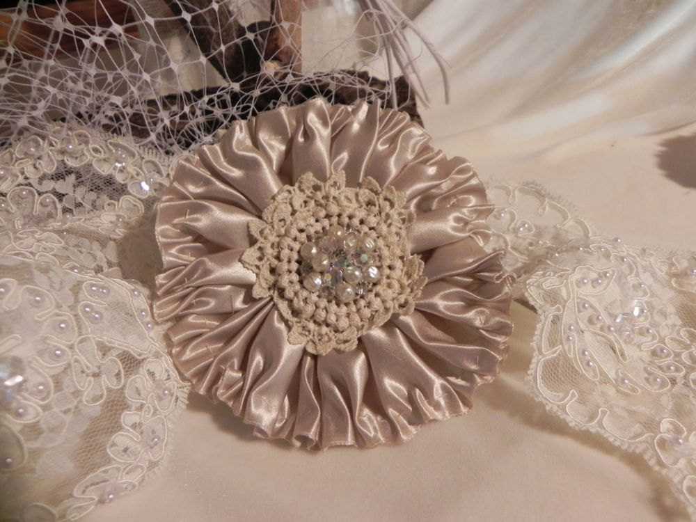 EDWARDIAN SILK RIBBONWORK Flower, Champagne Silk Wedding Hair Clip ...