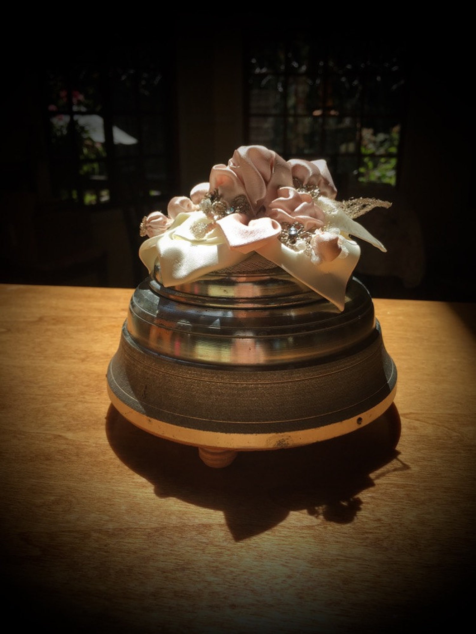 Musical Powder Box Vintage Beaded Flowers Gold Lace Leaves - Etsy