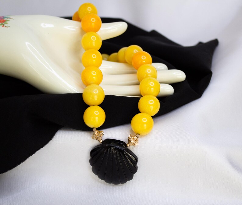 Vintage Yellow Jade Chunky Beaded Necklace With Onyx Shell Accent - Etsy