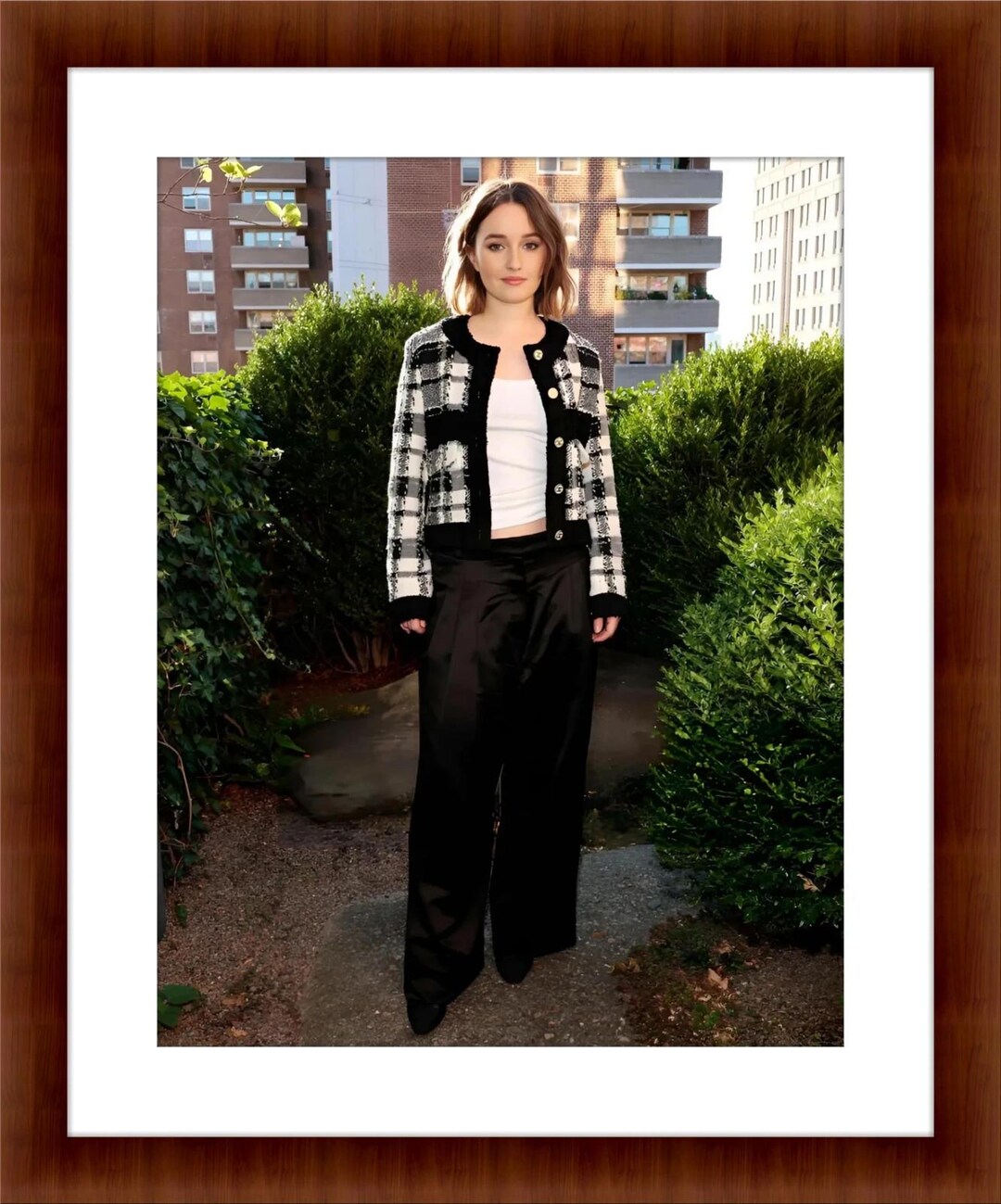 Kaitlyn Dever 8.5 X 11 Candid Color Unframed Photograph Collectable ...