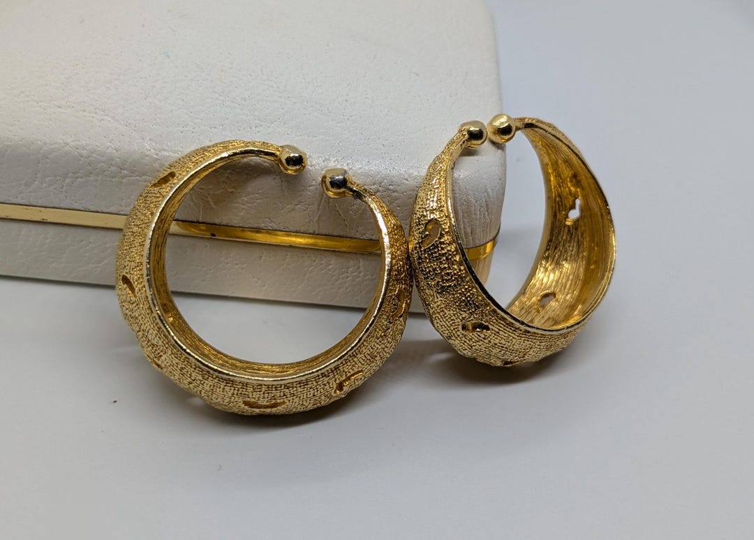 Vintage Judith Mccann Earrings Gold Hoops 1.25 Inches Non Pierced Ears ...