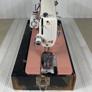 Vintage Universal Streamline Deluxe Sewingmachine - 1950s - Vintage ...