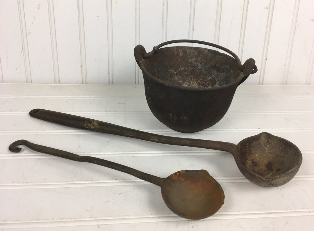 Vintage Cast Iron Smelting Kettle With 2 Cast Iron Smelting Ladles - Etsy