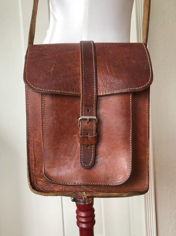 1960s 70s Thick Tan Brown Leather Postman Satchel Sho… - Gem