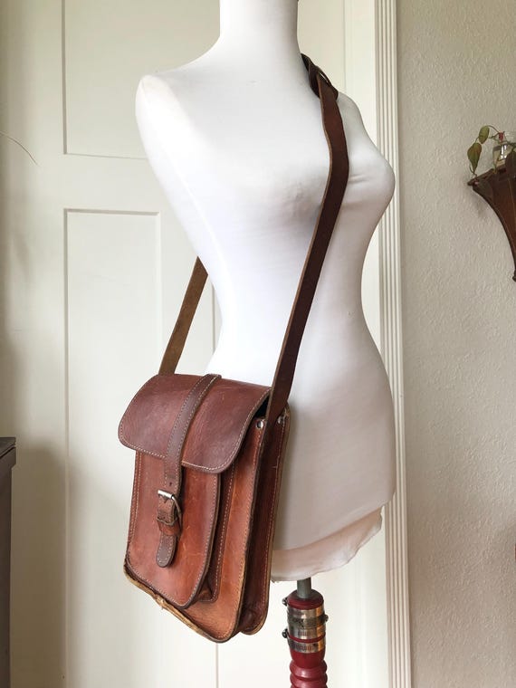 1960s 70s Thick Tan Brown Leather Postman Satchel Sho… - Gem