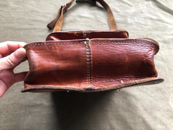1960s 70s Thick Tan Brown Leather Postman Satchel Sho… - Gem