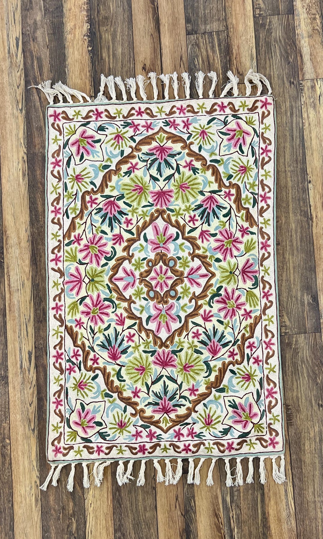 Kashmiri Rugs | Traditional Design, Chain Stitch & Silk Handmade ...