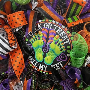 Halloween Smell My Feet Wreath - Etsy
