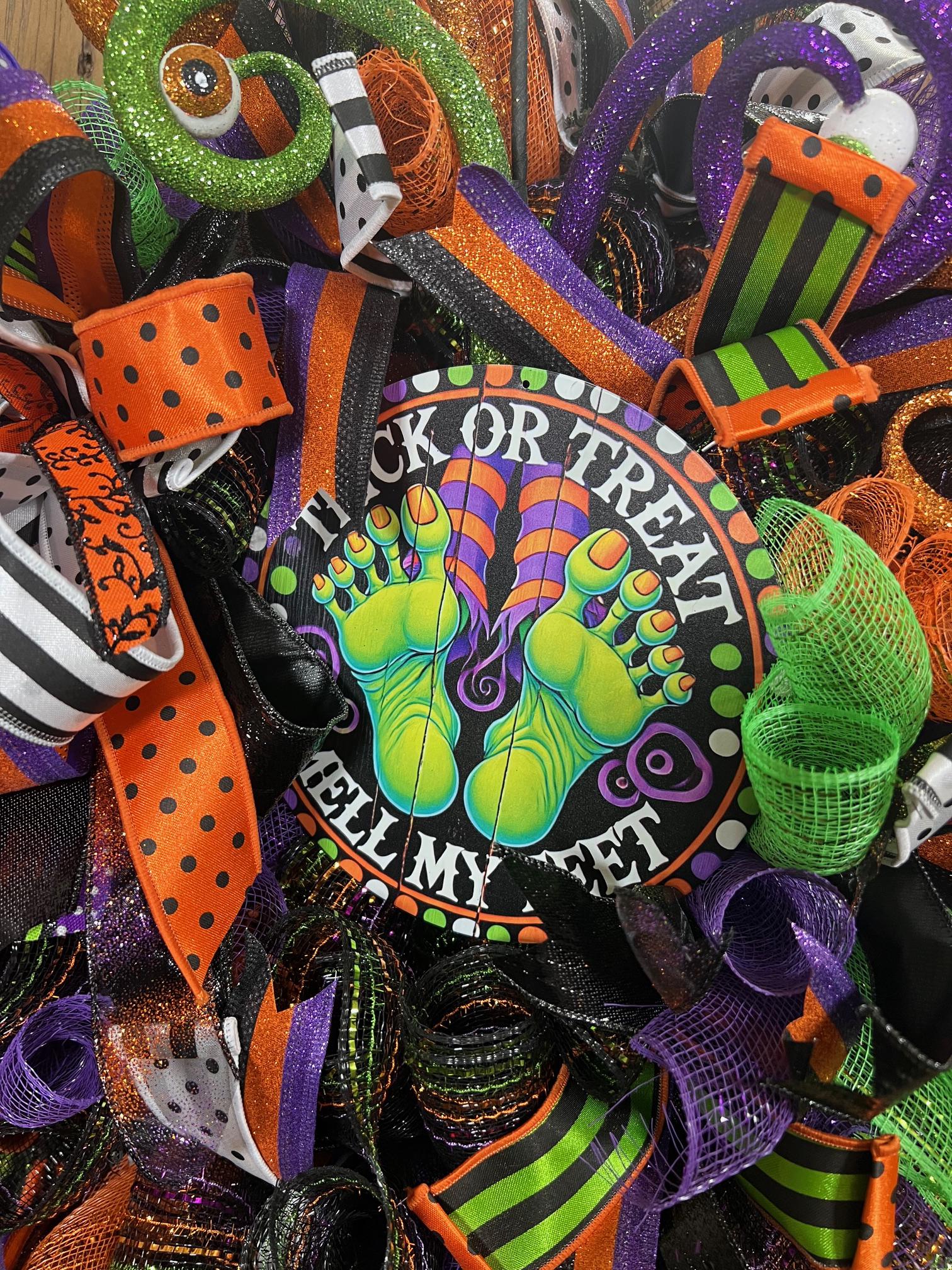 Halloween Smell My Feet Wreath - Etsy