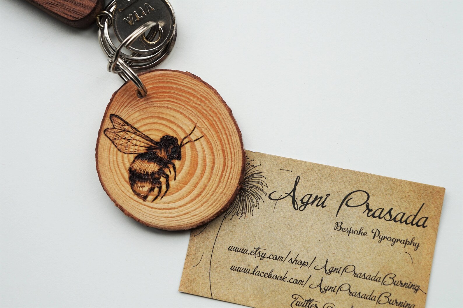 Bumblebee Keyring Honey Bee Wood Slice Keyfob - Etsy