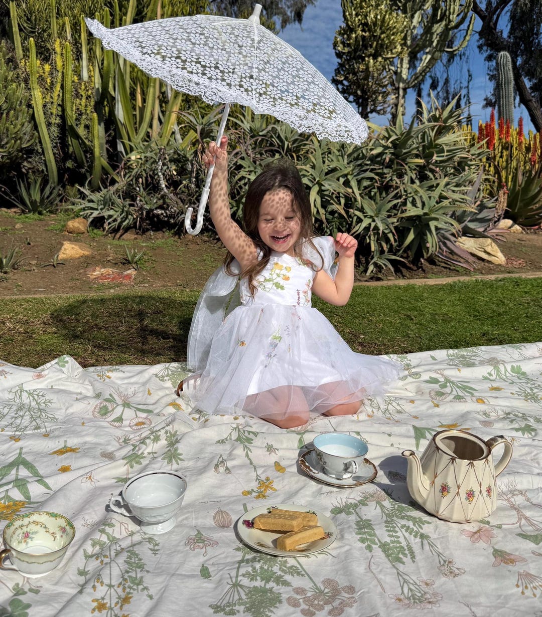 Vintage Small White Lace Parasol, 70s Small Parasol, Great for Weddings ...