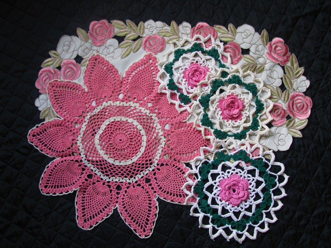 Lot of 5 Pink Doilies. .crocheted Doilies and Fabric Oval Centerpiece ...