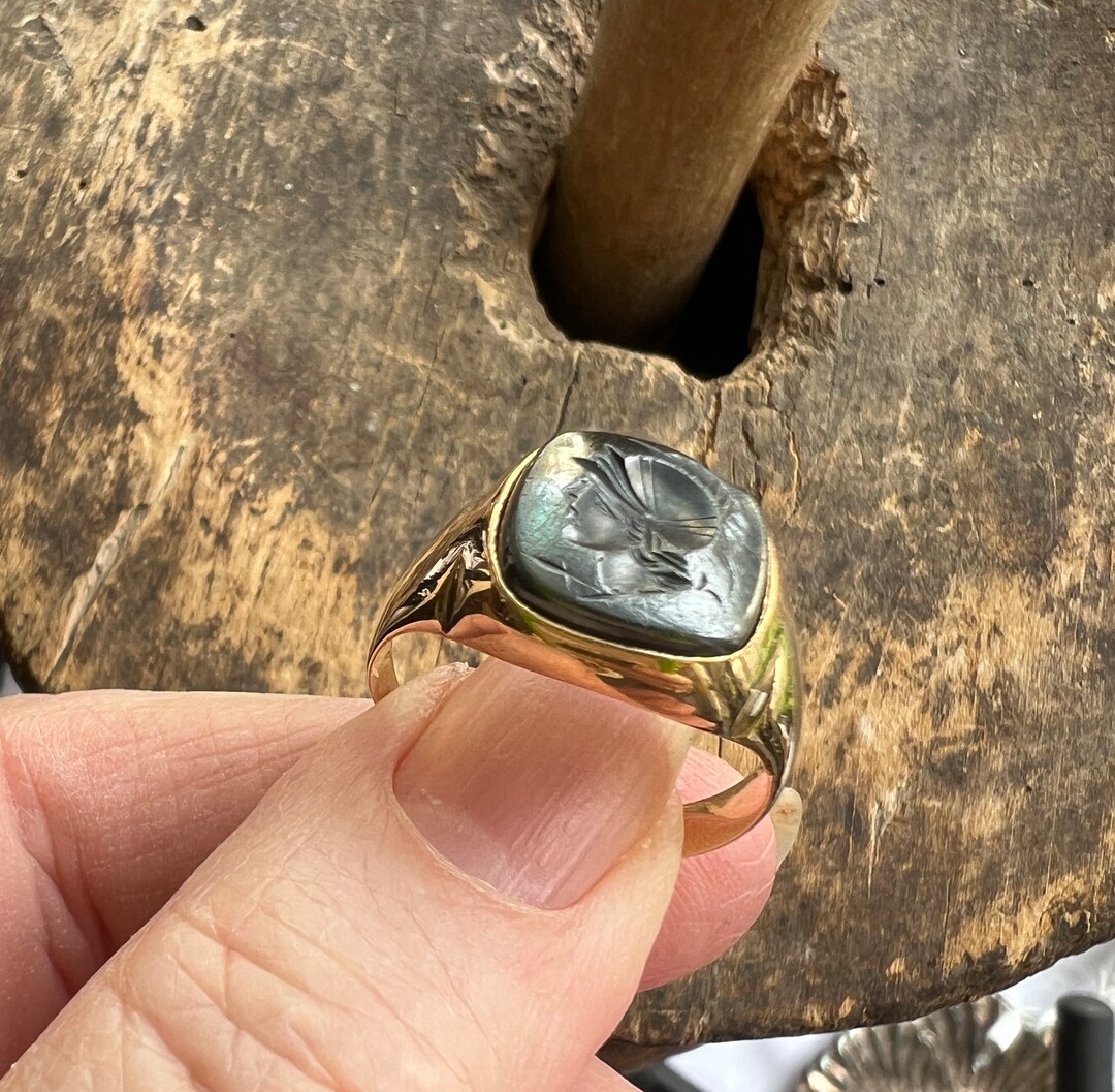 Antique 10k Yellow Gold Hematite Signet Carved Intaglio Unisex Ring 10. ...