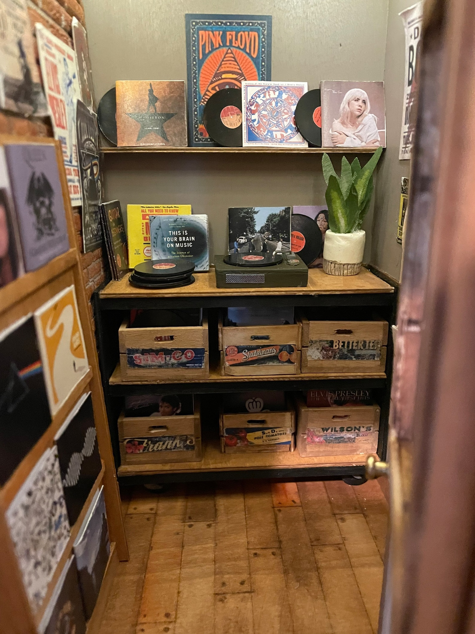 Book Nook - Record Store - Etsy