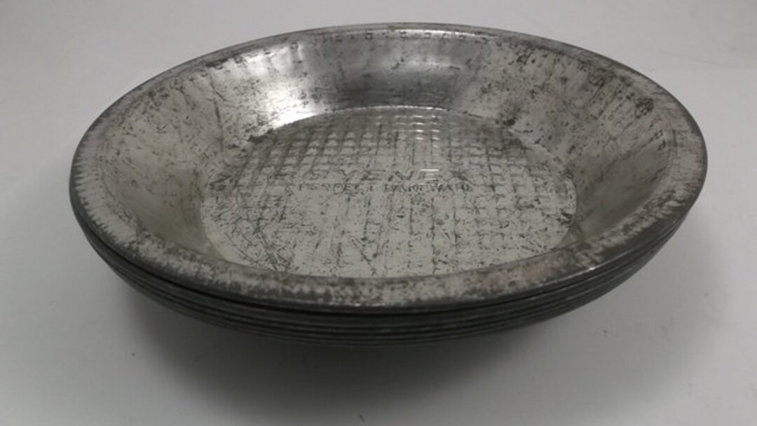 Vintage Small Pie Tins, Metal Pie Plates, Aluminum Pot Pie Tins, 7 ...