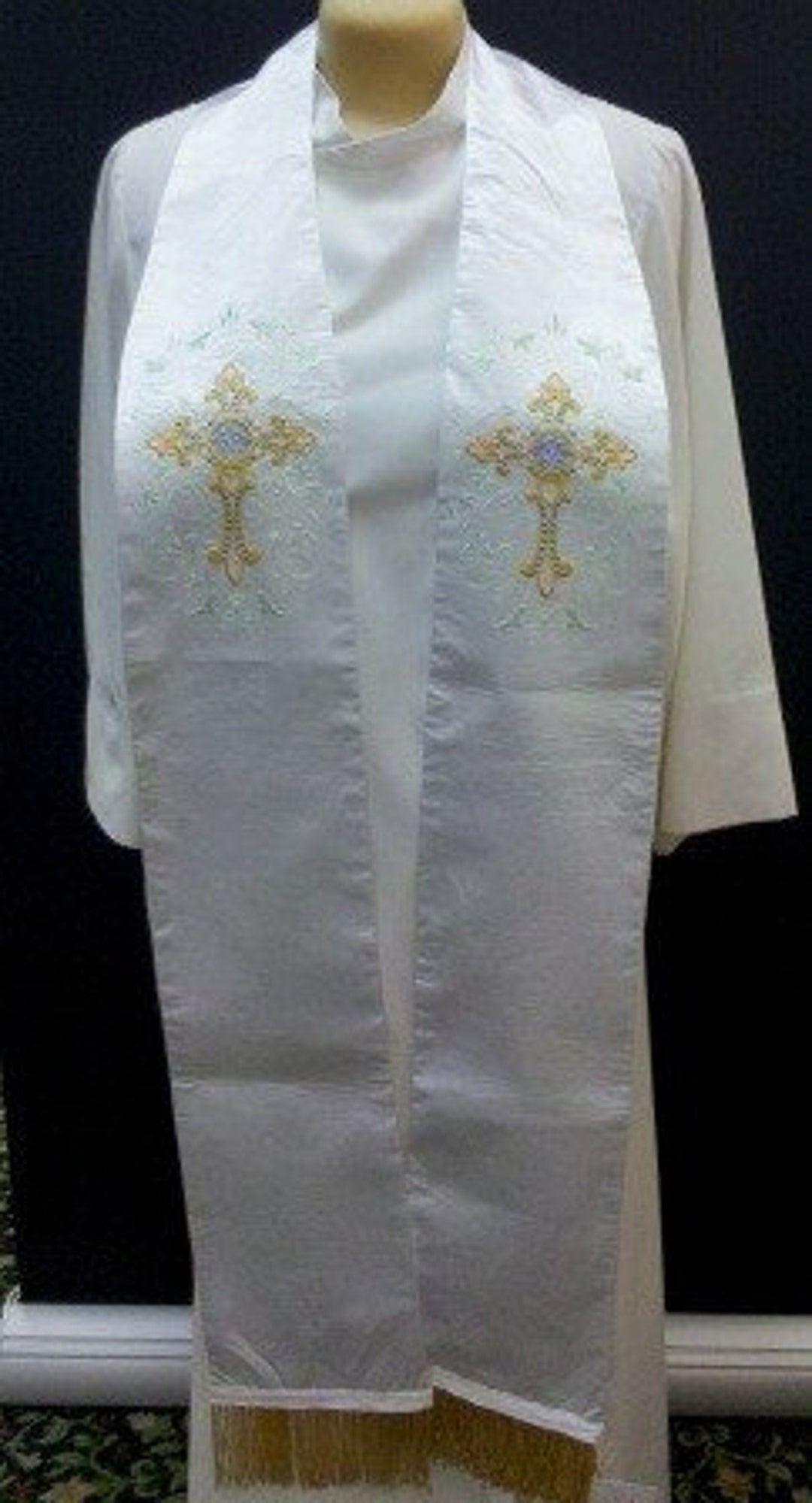 Clergy Stole, Vestment, White With Filligree Cross Design With Leaf ...