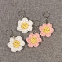 White and Green Flower Crochet Keyring - Etsy