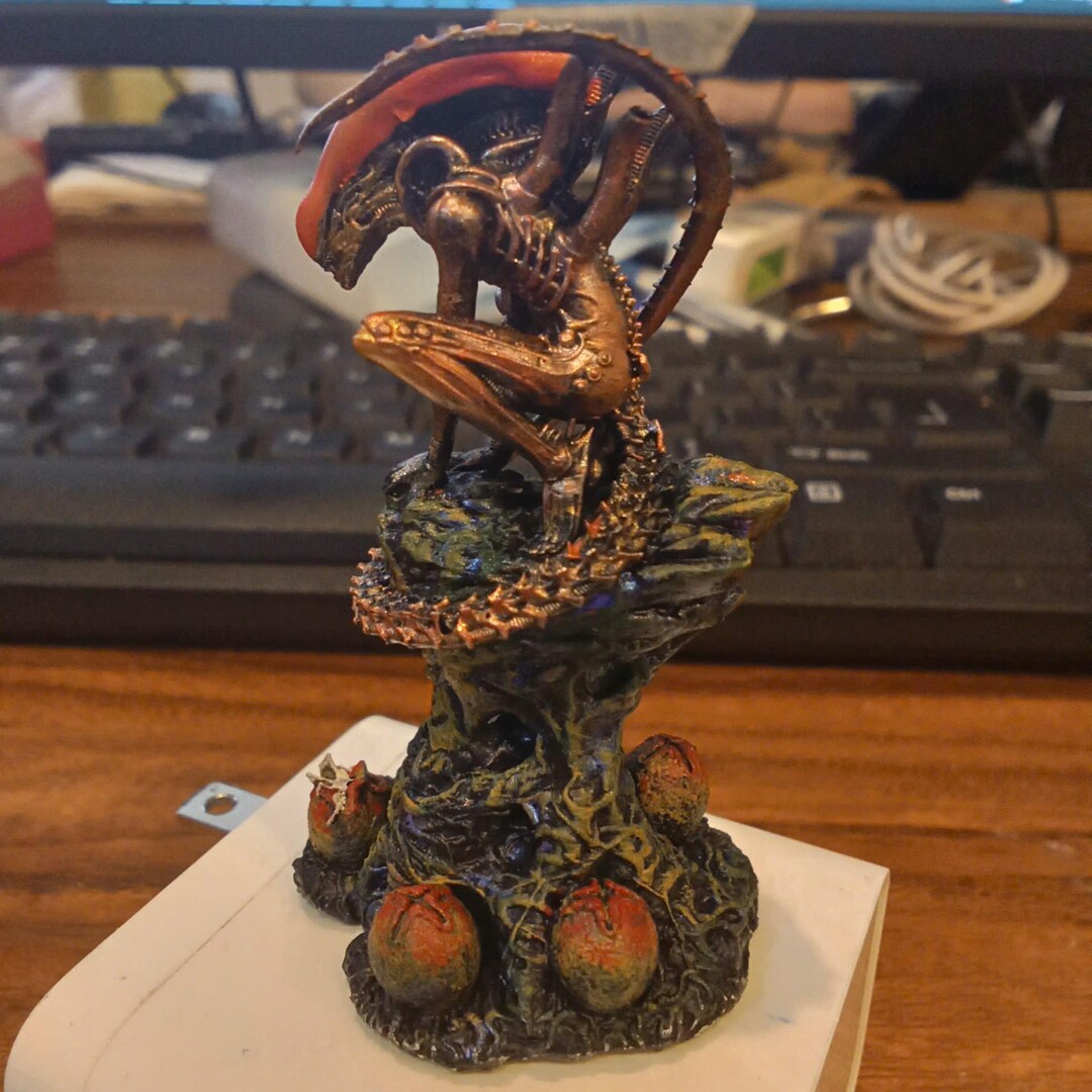 Handmade Resin Monster Figurine: Eerie Sci-fi Horror Decor - Etsy UK